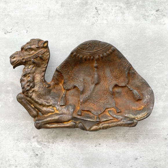 Vintage | Other | Vintage Cast Iron Camel Shape Cigarette Ashtray ...